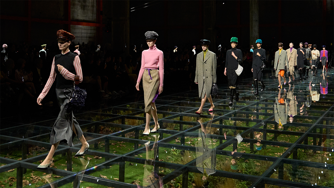 Prada F/W’24: ρομαντισμός και διακριτικότητα στη νέα συλλογή ...