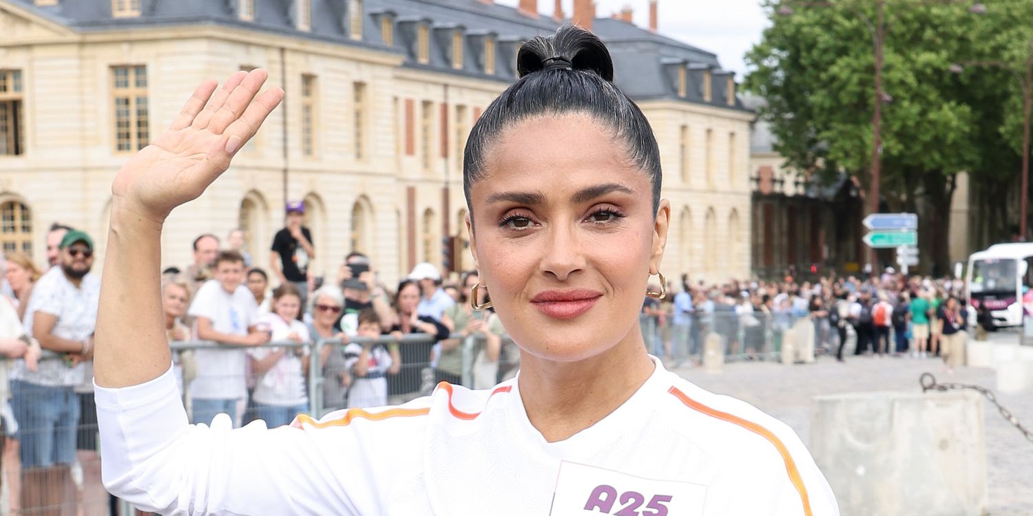 H Salma Hayek λαμπαδιοδρόμος στο Παρίσι των Ολυμπιακών Αγώνων ...